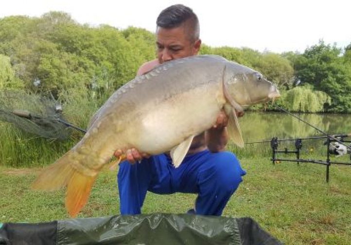 Carp Hunters Lake France - Dream Carp Holidays