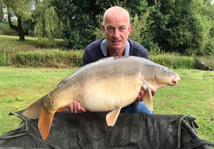 Carp Hunters Lake France - Dream Carp Holidays