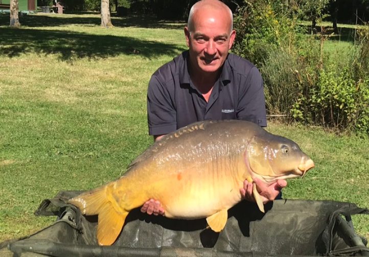 Carp Hunters Lake France - Dream Carp Holidays