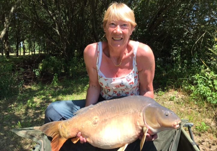 Carp Hunters Lake France - Dream Carp Holidays